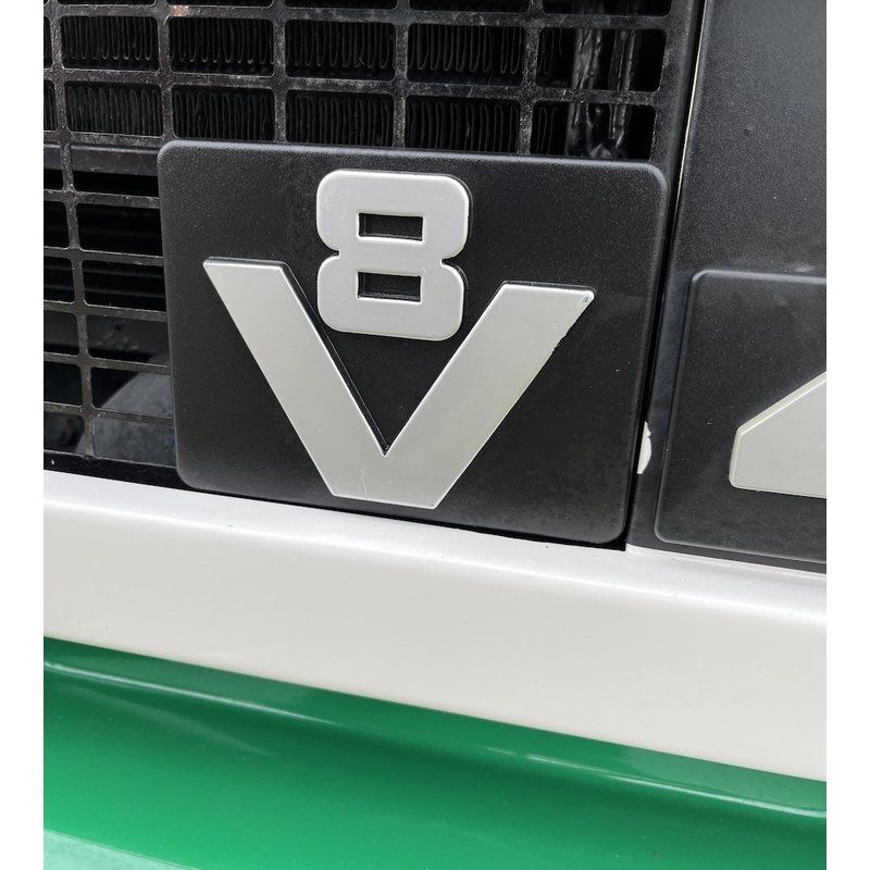 V8 emblem - Trucketvanshop